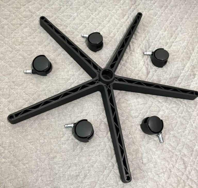 無印良品のキャスターチェアを固定脚へ変更して床の傷を防止する方法 | koikenote